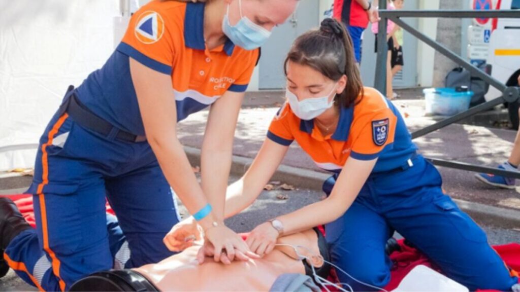 BLS vs First Aid Training: Which Certification Should You Choose?